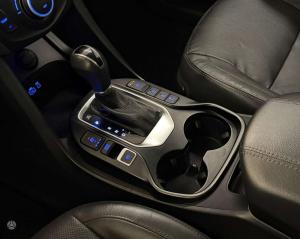 Grey Hyundai Santa Fe 2016 in Marijampole, with an engine capacity of 2.20 L and mileage of 173 thousand km for 13999 €, photo 4 on AUTOMOTO.COM.LV
