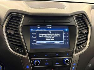 Grey Hyundai Santa Fe 2016 in Marijampole, with an engine capacity of 2.20 L and mileage of 173 thousand km for 13999 €, photo 8 on AUTOMOTO.COM.LV
