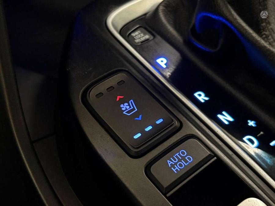 Grey Hyundai Santa Fe 2016 in Marijampole, with an engine capacity of 2.20 L and mileage of 173 thousand km for 13999 €, photo 11 on AUTOMOTO.COM.LV