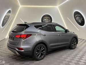 Grey Hyundai Santa Fe 2016 in Marijampole, with an engine capacity of 2.20 L and mileage of 173 thousand km for 13999 €, photo 13 on AUTOMOTO.COM.LV