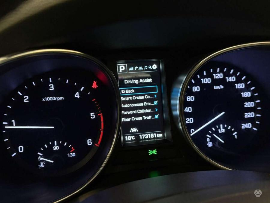 Grey Hyundai Santa Fe 2016 in Marijampole, with an engine capacity of 2.20 L and mileage of 173 thousand km for 13999 €, photo 15 on AUTOMOTO.COM.LV