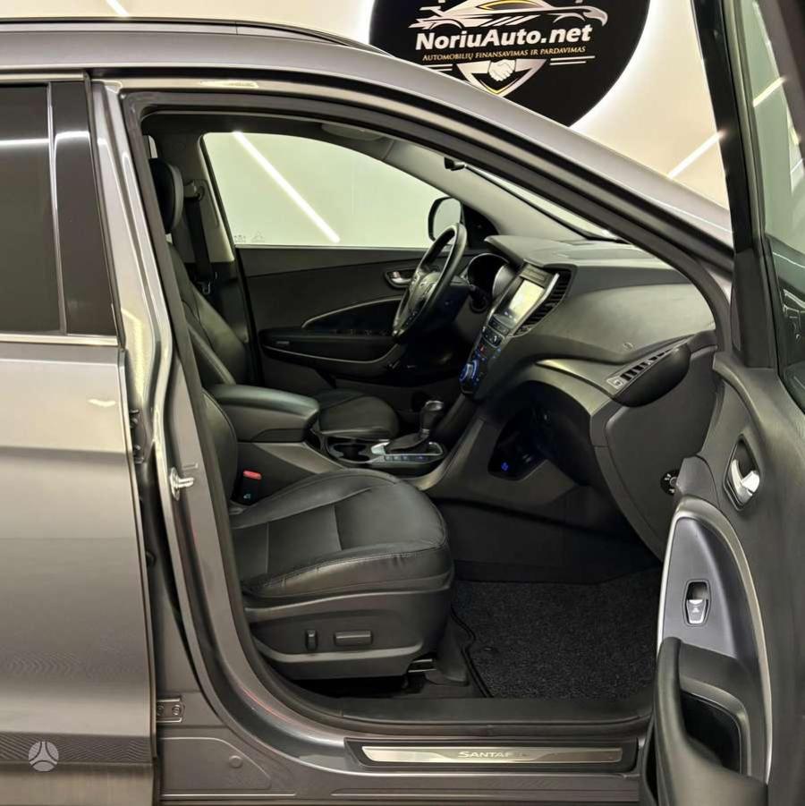 Grey Hyundai Santa Fe 2016 in Marijampole, with an engine capacity of 2.20 L and mileage of 173 thousand km for 13999 €, photo 20 on AUTOMOTO.COM.LV