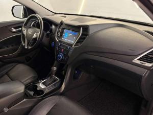 Grey Hyundai Santa Fe 2016 in Marijampole, with an engine capacity of 2.20 L and mileage of 173 thousand km for 13999 €, photo 21 on AUTOMOTO.COM.LV