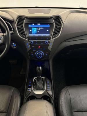 Grey Hyundai Santa Fe 2016 in Marijampole, with an engine capacity of 2.20 L and mileage of 173 thousand km for 13999 €, photo 22 on AUTOMOTO.COM.LV