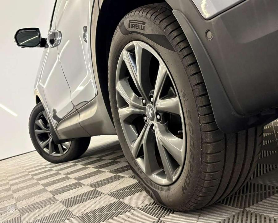 Grey Hyundai Santa Fe 2016 in Marijampole, with an engine capacity of 2.20 L and mileage of 173 thousand km for 13999 €, photo 27 on AUTOMOTO.COM.LV