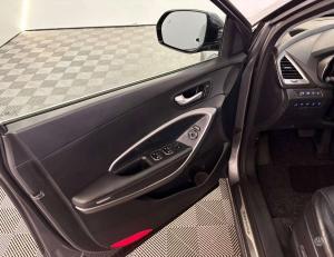Grey Hyundai Santa Fe 2016 in Marijampole, with an engine capacity of 2.20 L and mileage of 173 thousand km for 13999 €, photo 29 on AUTOMOTO.COM.LV