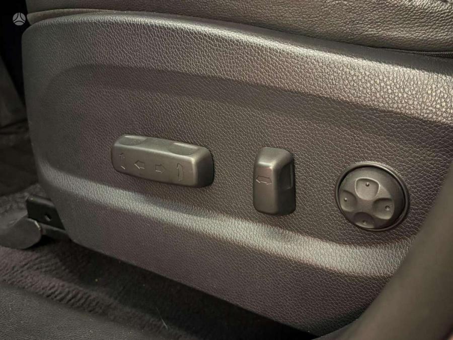 Grey Hyundai Santa Fe 2016 in Marijampole, with an engine capacity of 2.20 L and mileage of 173 thousand km for 13999 €, photo 30 on AUTOMOTO.COM.LV