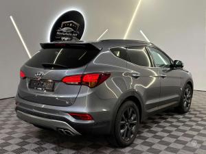 Grey Hyundai Santa Fe 2016 in Marijampole, with an engine capacity of 2.20 L and mileage of 173 thousand km for 13999 €, photo 35 on AUTOMOTO.COM.LV