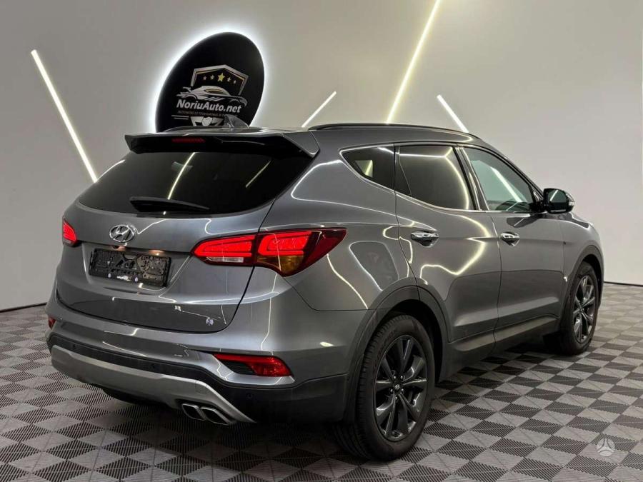 Grey Hyundai Santa Fe 2016 in Marijampole, with an engine capacity of 2.20 L and mileage of 173 thousand km for 13999 €, photo 35 on AUTOMOTO.COM.LV