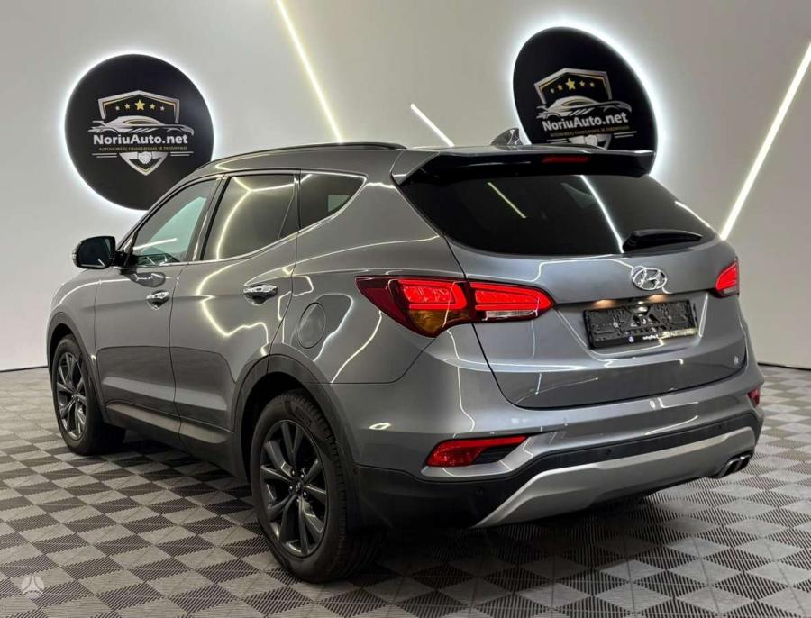 Grey Hyundai Santa Fe 2016 in Marijampole, with an engine capacity of 2.20 L and mileage of 173 thousand km for 13999 €, photo 37 on AUTOMOTO.COM.LV