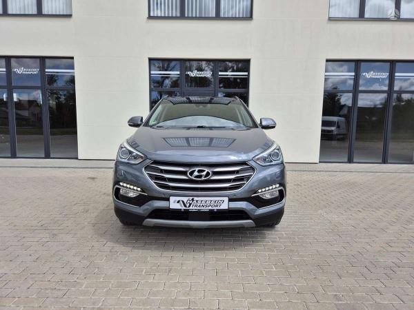 Grey Hyundai Santa Fe 2017 in Marijampole, with an engine capacity of 2.20 L and mileage of 186 thousand km for 14500 €, photo 2 on AUTOMOTO.COM.LV