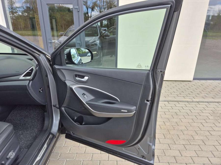Pelēks Hyundai Santa Fe 2017 Marijampole, ar dzinēja tilpumu 2.20 L un nobraukumu 186 tūkst. km par 14500 €, foto 21 vietnē AUTOMOTO.COM.LV