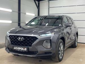 Grey Hyundai Santa Fe 2018 in Panevezys, with an engine capacity of 2.00 L and mileage of 109 thousand km for 20700 €, photo 4 on AUTOMOTO.COM.LV