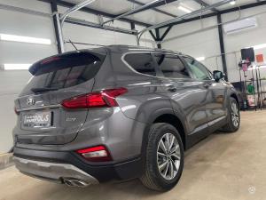 Grey Hyundai Santa Fe 2018 in Panevezys, with an engine capacity of 2.00 L and mileage of 109 thousand km for 20700 €, photo 9 on AUTOMOTO.COM.LV