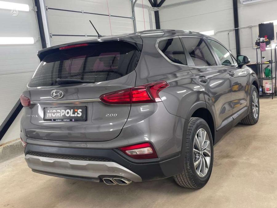 Pelēks Hyundai Santa Fe 2018 Viļņa, ar dzinēja tilpumu 2.00 L un nobraukumu 109 tūkst. km par 20700 €, foto 10 vietnē AUTOMOTO.COM.LV