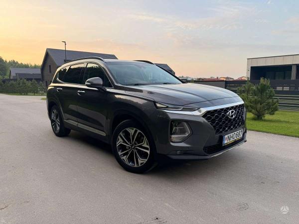 Grey Hyundai Santa Fe 2018 in Palanga, with an engine capacity of 2.20 L and mileage of 133 thousand km for 21700 €, photo 3 on AUTOMOTO.COM.LV