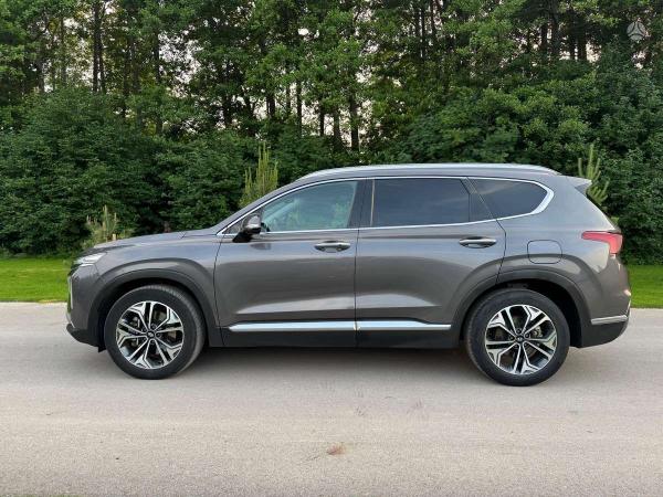 Grey Hyundai Santa Fe 2018 in Palanga, with an engine capacity of 2.20 L and mileage of 133 thousand km for 21700 €, photo 4 on AUTOMOTO.COM.LV