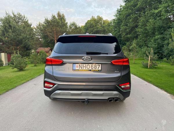 Grey Hyundai Santa Fe 2018 in Palanga, with an engine capacity of 2.20 L and mileage of 133 thousand km for 21700 €, photo 8 on AUTOMOTO.COM.LV