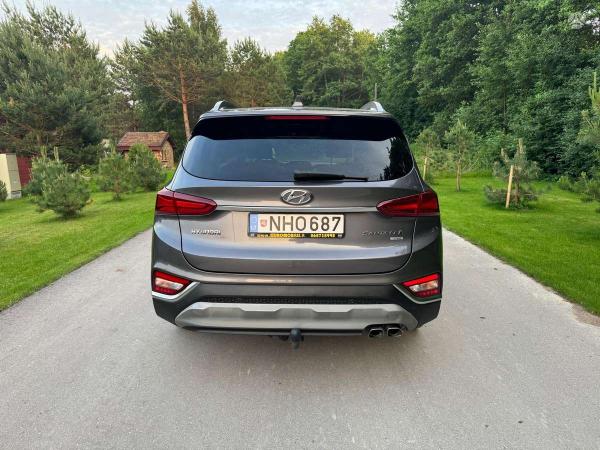 Grey Hyundai Santa Fe 2018 in Palanga, with an engine capacity of 2.20 L and mileage of 133 thousand km for 21700 €, photo 9 on AUTOMOTO.COM.LV