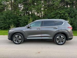 Grey Hyundai Santa Fe 2018 in Siauliai, with an engine capacity of 2.20 L and mileage of 133 thousand km for 21700 €, photo 5 on AUTOMOTO.COM.LV