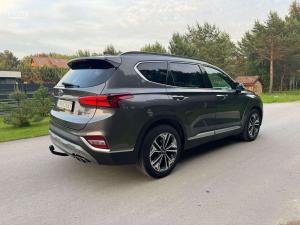 Grey Hyundai Santa Fe 2018 in Siauliai, with an engine capacity of 2.20 L and mileage of 133 thousand km for 21700 €, photo 7 on AUTOMOTO.COM.LV