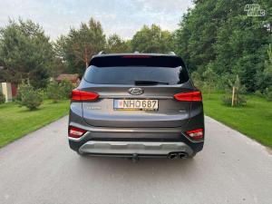 Grey Hyundai Santa Fe 2018 in Siauliai, with an engine capacity of 2.20 L and mileage of 133 thousand km for 21700 €, photo 9 on AUTOMOTO.COM.LV
