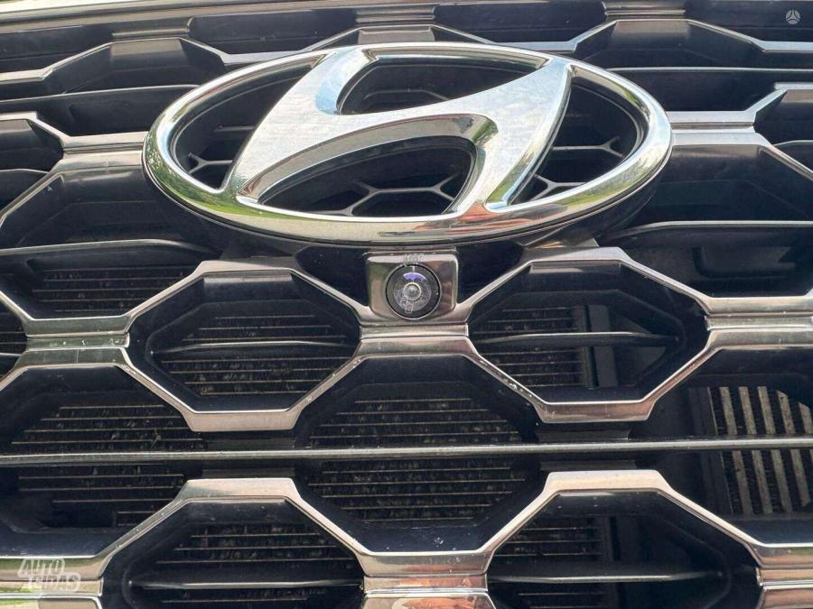 Grey Hyundai Santa Fe 2018 in Siauliai, with an engine capacity of 2.20 L and mileage of 133 thousand km for 21700 €, photo 13 on AUTOMOTO.COM.LV