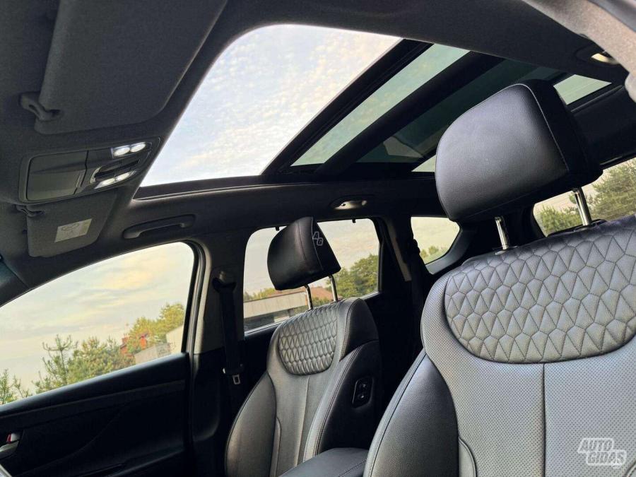 Grey Hyundai Santa Fe 2018 in Siauliai, with an engine capacity of 2.20 L and mileage of 133 thousand km for 21700 €, photo 15 on AUTOMOTO.COM.LV