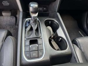 Grey Hyundai Santa Fe 2018 in Siauliai, with an engine capacity of 2.20 L and mileage of 133 thousand km for 21700 €, photo 19 on AUTOMOTO.COM.LV