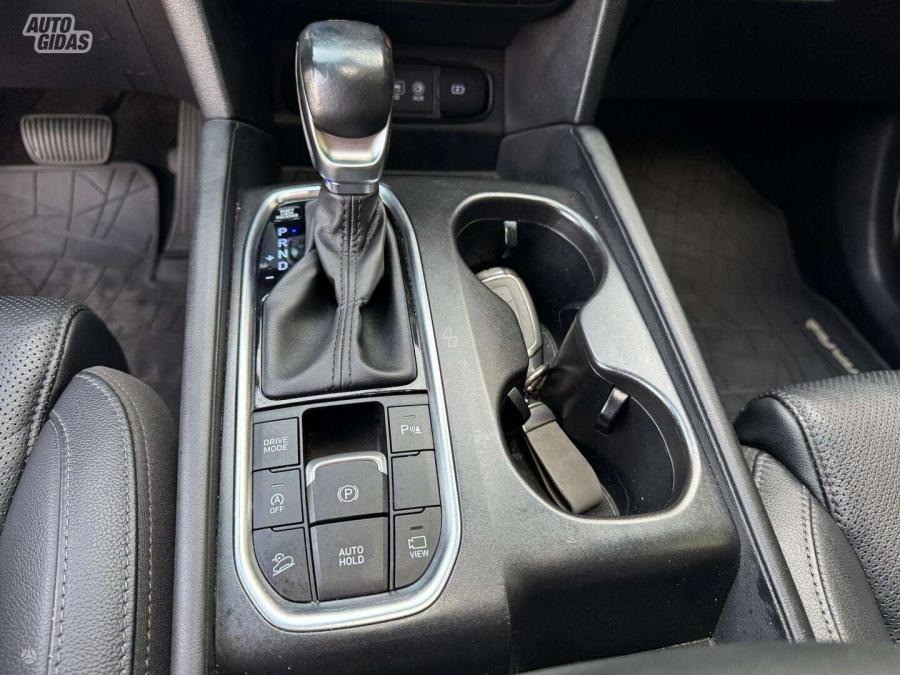 Grey Hyundai Santa Fe 2018 in Siauliai, with an engine capacity of 2.20 L and mileage of 133 thousand km for 21700 €, photo 19 on AUTOMOTO.COM.LV