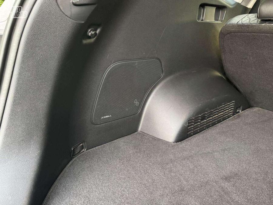 Grey Hyundai Santa Fe 2018 in Siauliai, with an engine capacity of 2.20 L and mileage of 133 thousand km for 21700 €, photo 21 on AUTOMOTO.COM.LV