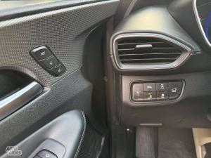 Grey Hyundai Santa Fe 2018 in Siauliai, with an engine capacity of 2.20 L and mileage of 133 thousand km for 21700 €, photo 22 on AUTOMOTO.COM.LV
