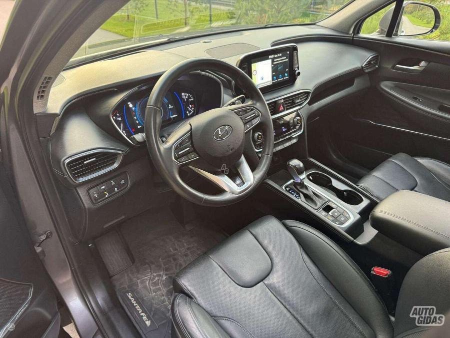 Grey Hyundai Santa Fe 2018 in Siauliai, with an engine capacity of 2.20 L and mileage of 133 thousand km for 21700 €, photo 25 on AUTOMOTO.COM.LV