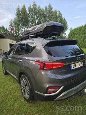 Grey Hyundai Santa Fe 2018 in Riga, with an engine capacity of 2.20 L and mileage of 187 thousand km for 23750 €, photo 4 on AUTOMOTO.COM.LV