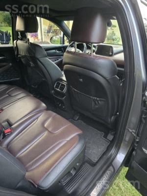 Grey Hyundai Santa Fe 2018 in Riga, with an engine capacity of 2.20 L and mileage of 187 thousand km for 23750 €, photo 8 on AUTOMOTO.COM.LV