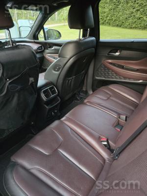 Grey Hyundai Santa Fe 2018 in Riga, with an engine capacity of 2.20 L and mileage of 187 thousand km for 23750 €, photo 9 on AUTOMOTO.COM.LV