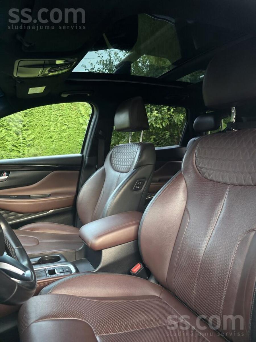 Grey Hyundai Santa Fe 2018 in Riga, with an engine capacity of 2.20 L and mileage of 187 thousand km for 23750 €, photo 12 on AUTOMOTO.COM.LV