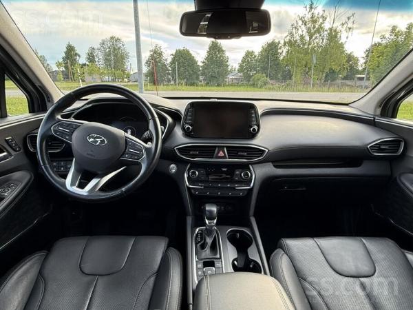 Pelēks Hyundai Santa Fe 2019 Rīga, ar dzinēja tilpumu 2.20 L un nobraukumu 160 tūkst. km par 20800 €, foto 7 vietnē AUTOMOTO.COM.LV