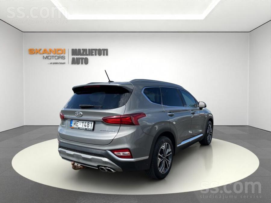 Pelēks Hyundai Santa Fe 2019 Rīga, ar dzinēja tilpumu 2.20 L un nobraukumu 160 tūkst. km par 22990 €, foto 7 vietnē AUTOMOTO.COM.LV