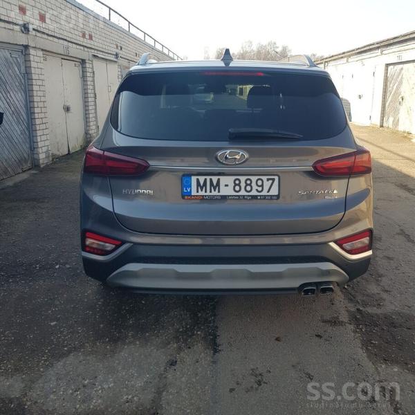 Grey Hyundai Santa Fe 2020 in Riga, with an engine capacity of 2.20 L and mileage of 290 thousand km for 15000 €, photo 5 on AUTOMOTO.COM.LV
