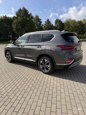 Grey Hyundai Santa Fe 2020 in Silale, with an engine capacity of 2.20 L and mileage of 151 thousand km for 17900 €, photo 4 on AUTOMOTO.COM.LV