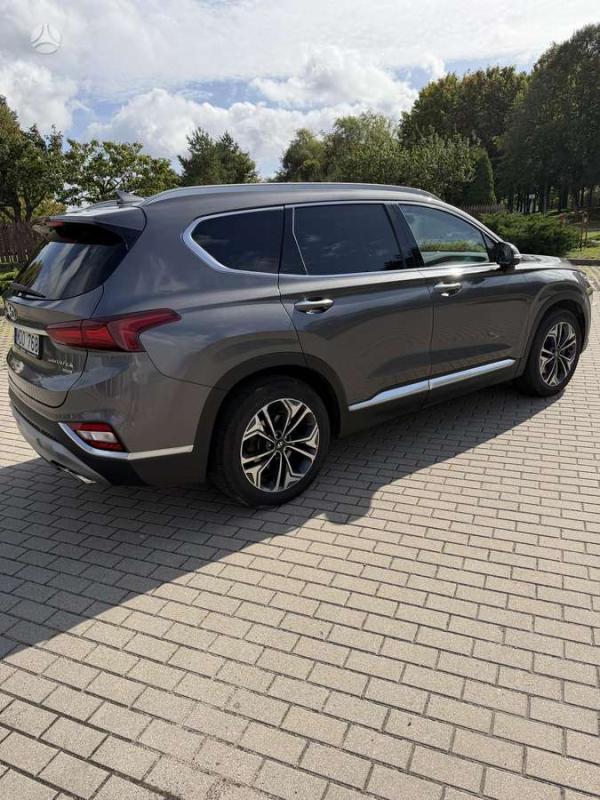 Grey Hyundai Santa Fe 2020 in Silale, with an engine capacity of 2.20 L and mileage of 151 thousand km for 17900 €, photo 6 on AUTOMOTO.COM.LV