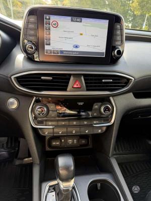 Grey Hyundai Santa Fe 2020 in Silale, with an engine capacity of 2.20 L and mileage of 151 thousand km for 17900 €, photo 13 on AUTOMOTO.COM.LV