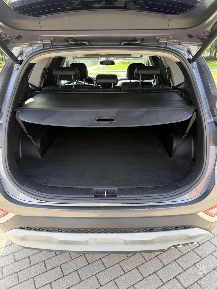 Grey Hyundai Santa Fe 2020 in Silale, with an engine capacity of 2.20 L and mileage of 151 thousand km for 17900 €, photo 17 on AUTOMOTO.COM.LV