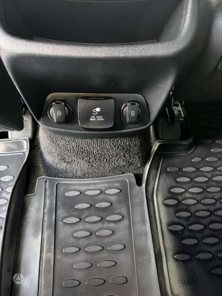Grey Hyundai Santa Fe 2020 in Silale, with an engine capacity of 2.20 L and mileage of 151 thousand km for 17900 €, photo 19 on AUTOMOTO.COM.LV