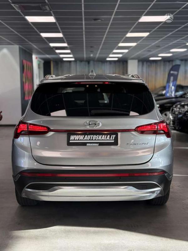 Grey Hyundai Santa Fe 2021 in Klaipeda, with an engine capacity of 2.50 L and mileage of 44 thousand km for 23500 €, photo 5 on AUTOMOTO.COM.LV