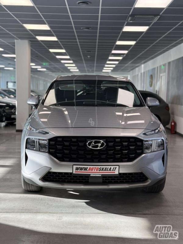 Grey Hyundai Santa Fe 2021 in Klaipeda, with an engine capacity of 2.50 L and mileage of 44 thousand km for 23500 €, photo 2 on AUTOMOTO.COM.LV