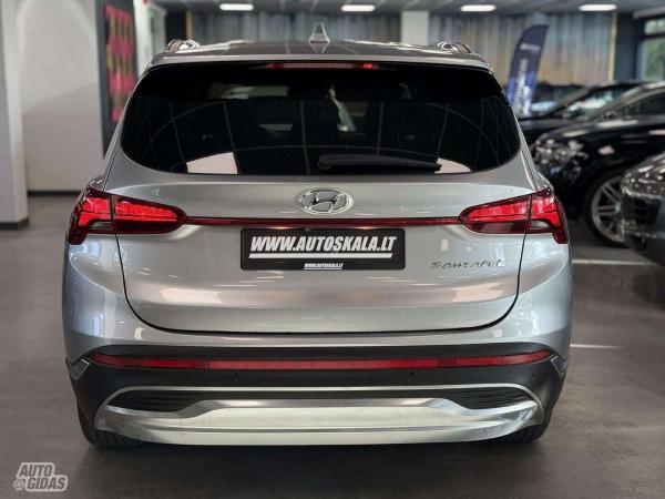 Grey Hyundai Santa Fe 2021 in Klaipeda, with an engine capacity of 2.50 L and mileage of 44 thousand km for 23500 €, photo 3 on AUTOMOTO.COM.LV