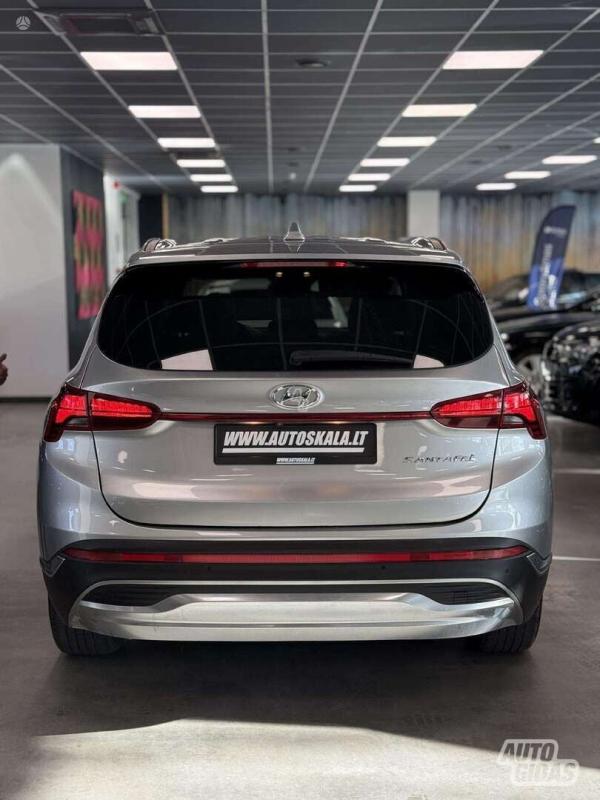 Grey Hyundai Santa Fe 2021 in Klaipeda, with an engine capacity of 2.50 L and mileage of 44 thousand km for 23500 €, photo 5 on AUTOMOTO.COM.LV