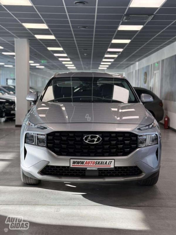 Grey Hyundai Santa Fe 2021 in Klaipeda, with an engine capacity of 2.50 L and mileage of 44 thousand km for 22950 €, photo 2 on AUTOMOTO.COM.LV